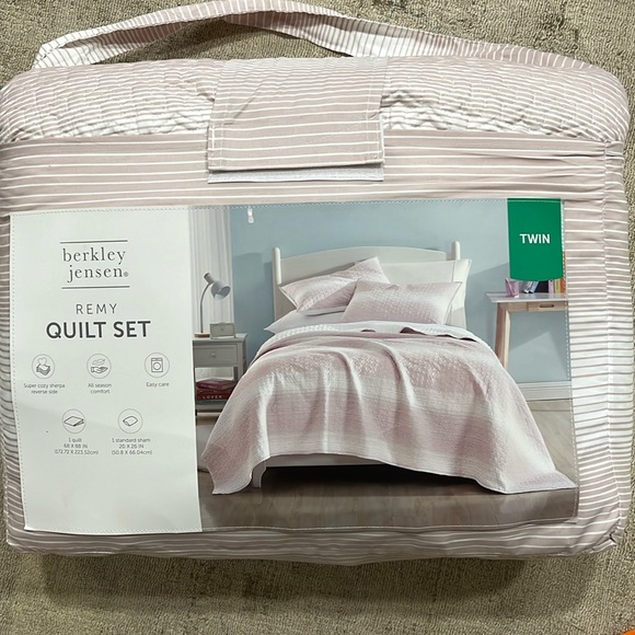 Berkley Jensen | Bedding | Open Never Used 2pc Berkeley Jensen Twin ...
